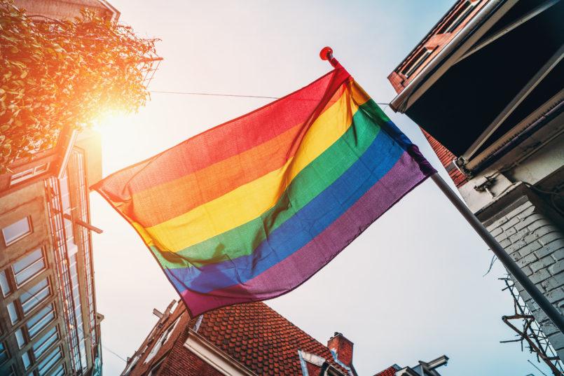 Voiko taloyhtiössä liputtaa Pridea? Näin se onnistuu - Kotitalo